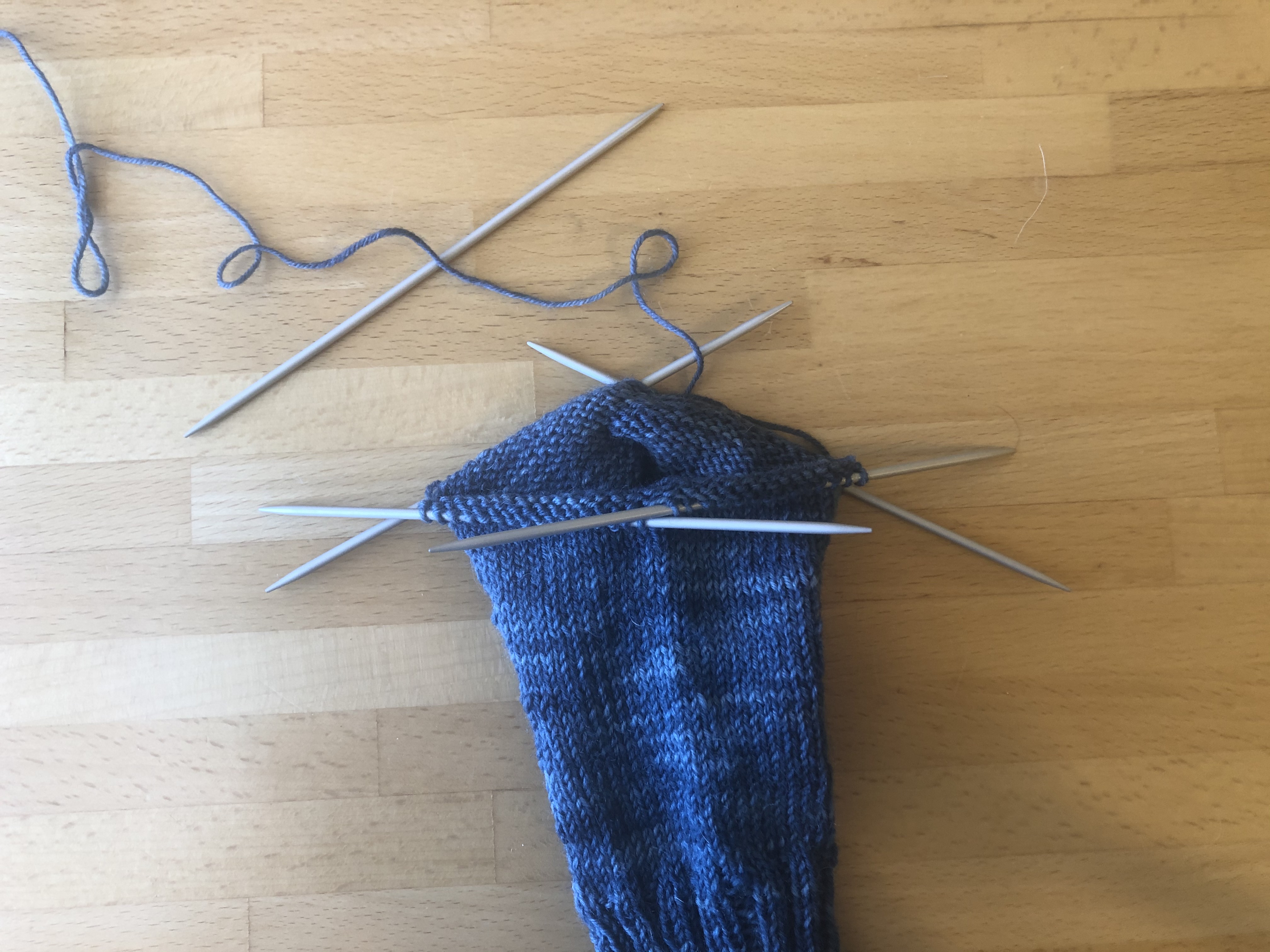 How to Knit with DPNS (and avoid common problems) – Cushion of Joy